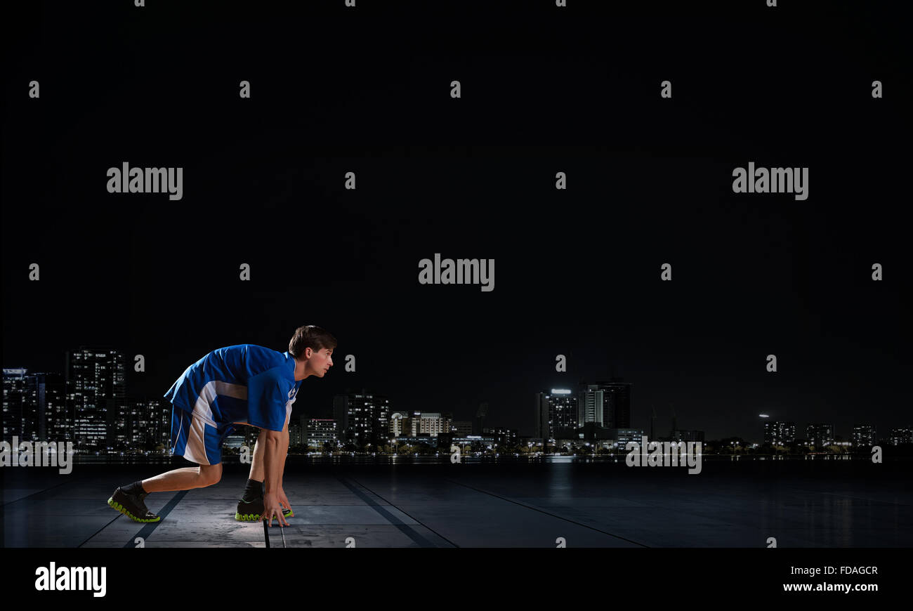 Athlete man in start pose hi-res stock photography and images - Alamy