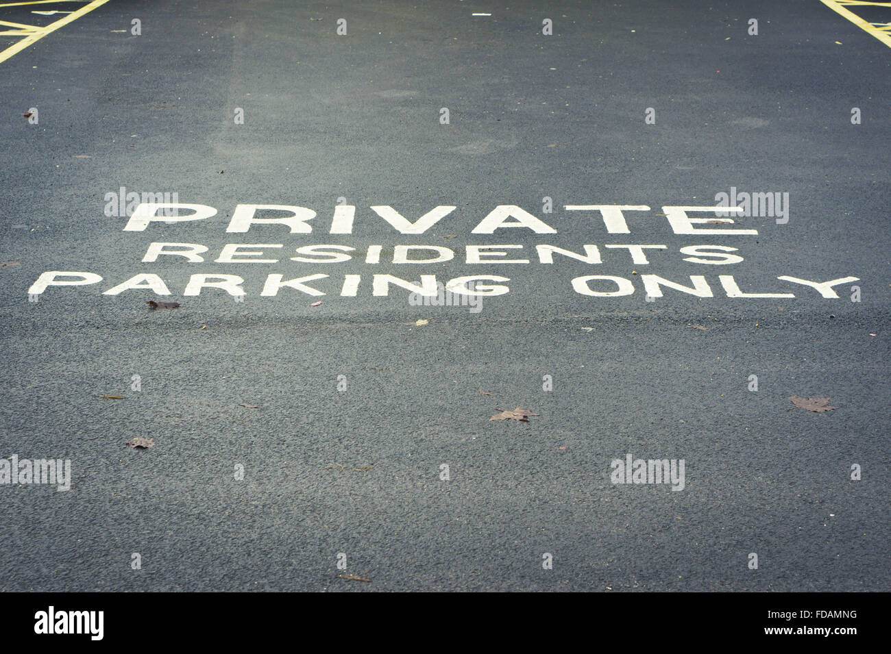 A painted sign for a residents only parking area Stock Photo - Alamy