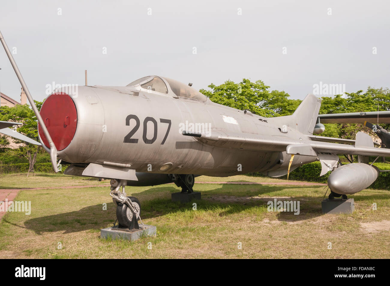MIG-19 Fighter jet, War Memorial of Korea, Jeonjaeng ginyeomgwan ...