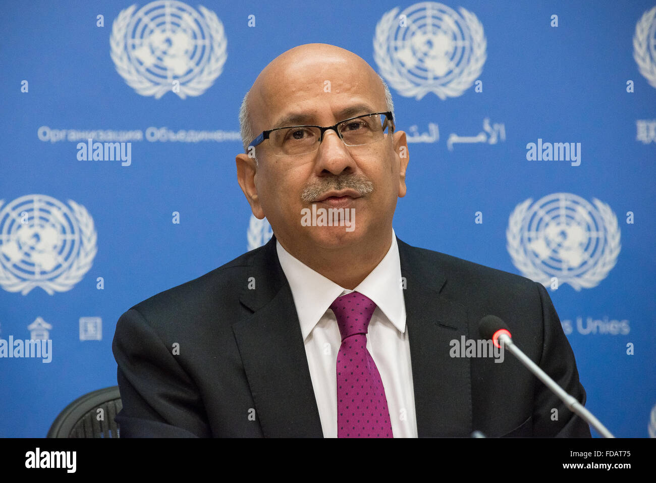 Un sustainable development goals youth hi-res stock photography and ...