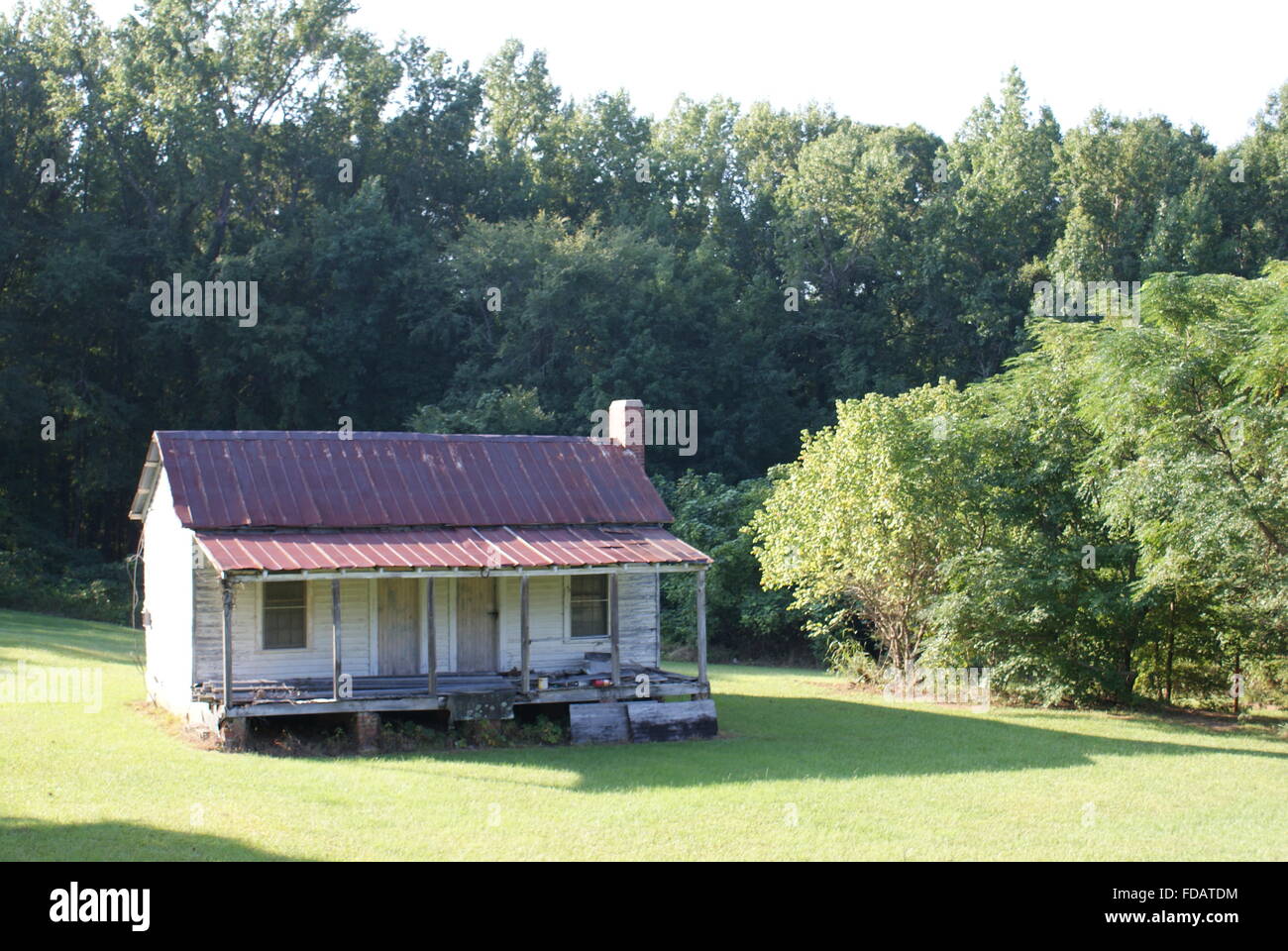 A old abandoned homestead on the back roads of Georgia Stock Photo - Alamy