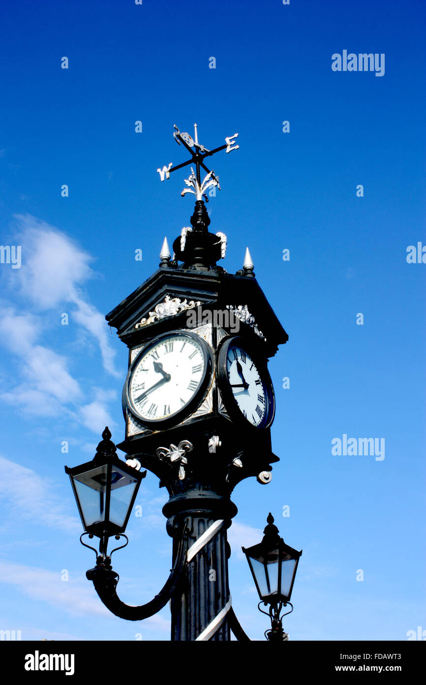 Scottish clock towers hi-res stock photography and images - Alamy