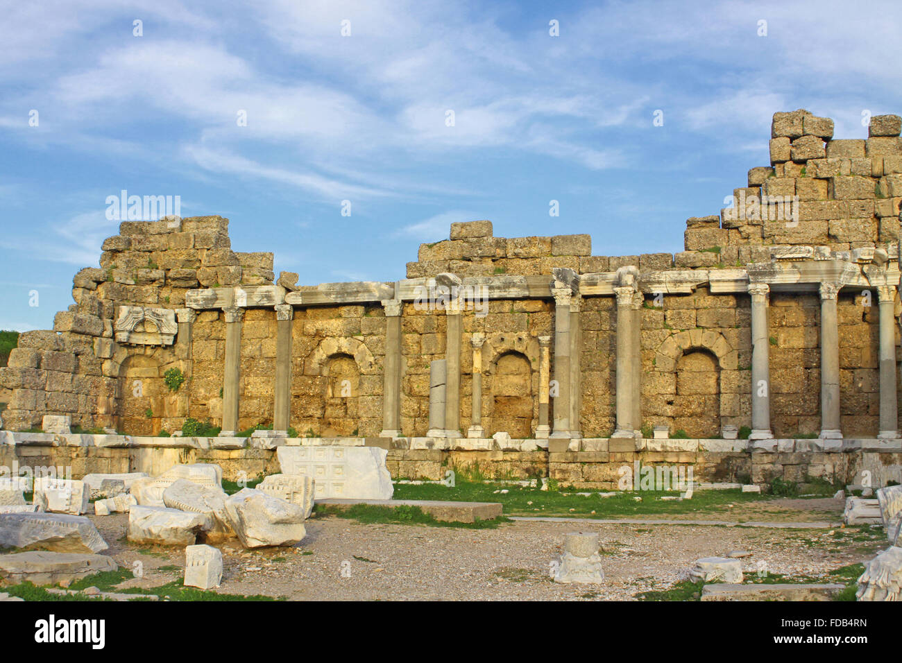Ancient roman temple hi-res stock photography and images - Alamy