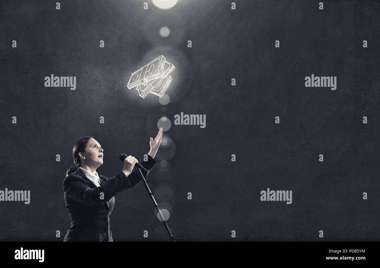 Woman reporter with microphone gesturing with hand Stock Photo - Alamy