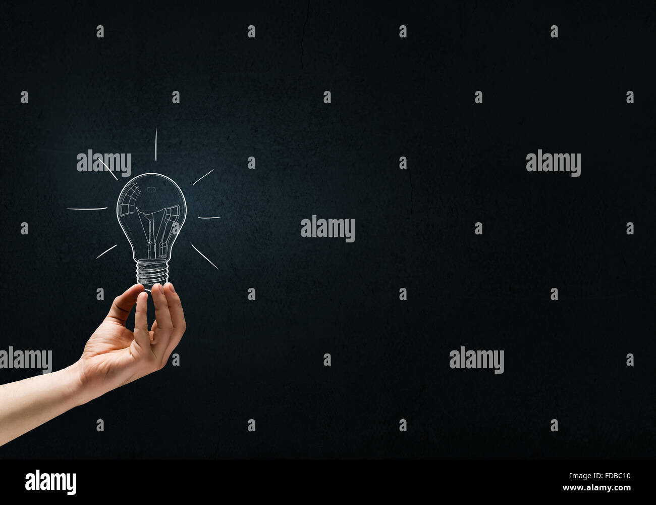 Male hand on dark background showing drawn light bulb Stock Photo - Alamy