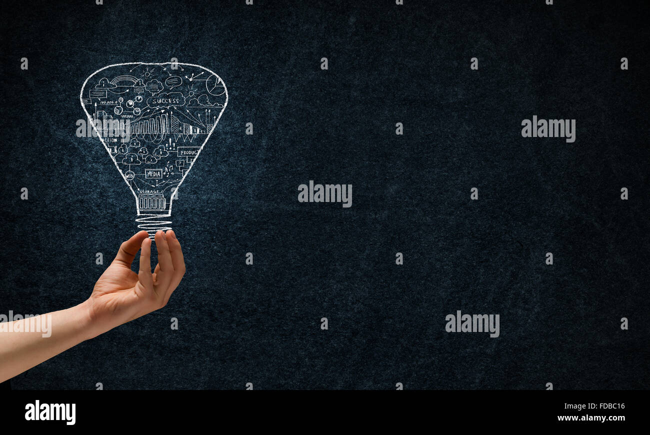Male hand on dark background showing drawn light bulb Stock Photo - Alamy