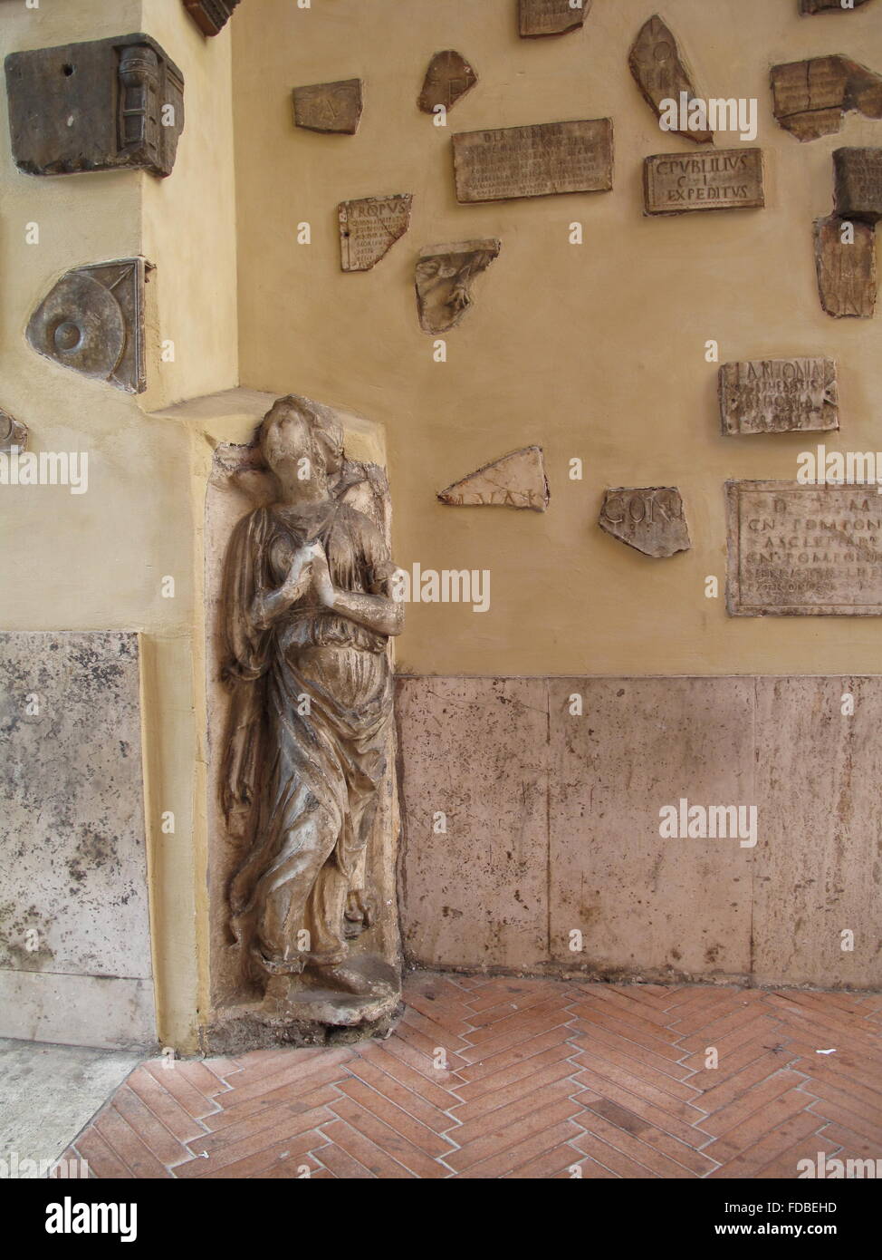 Praying statue in outdoor area of city of Rome Stock Photo - Alamy