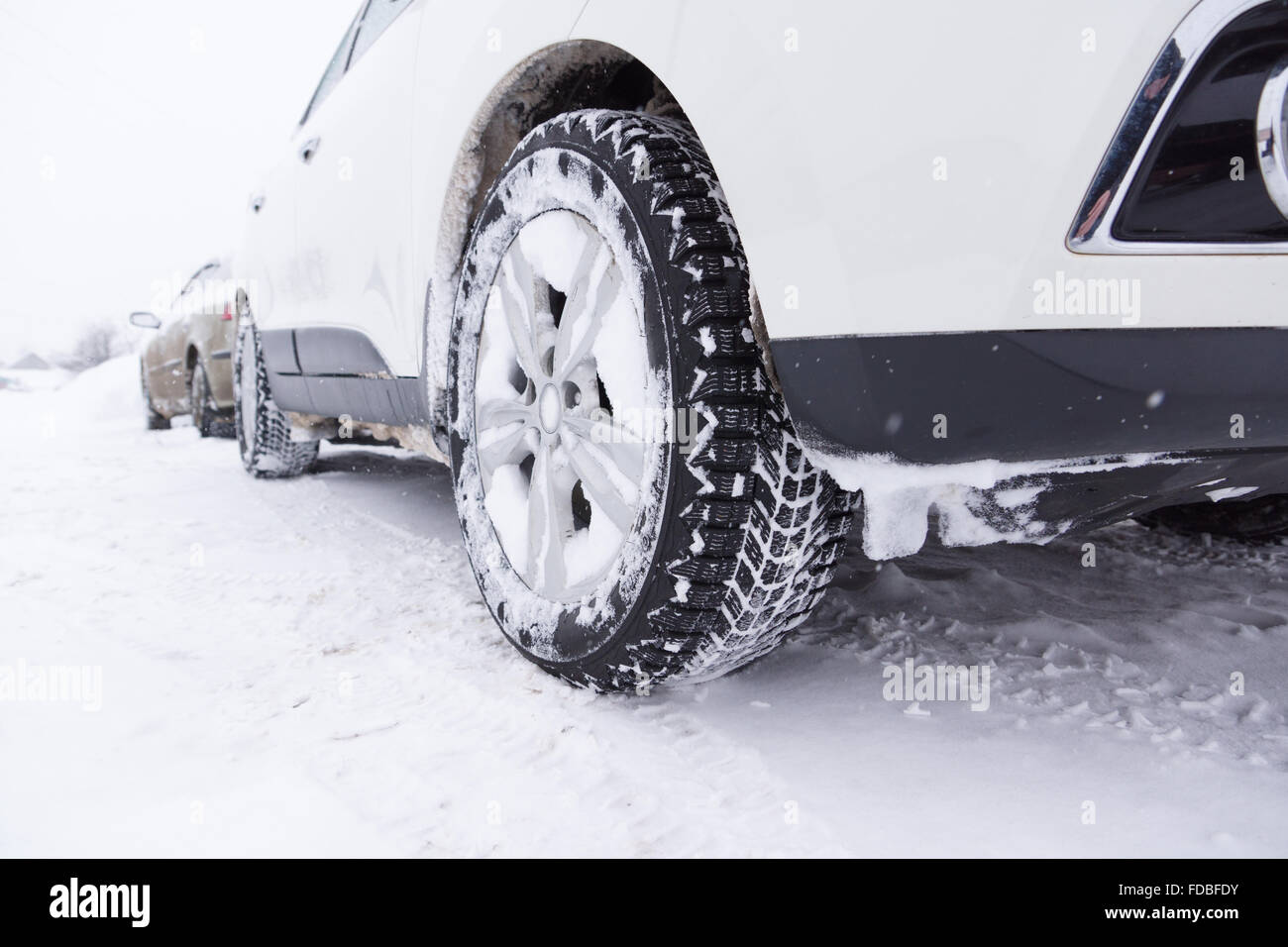Snow covered tires hi-res stock photography and images - Alamy