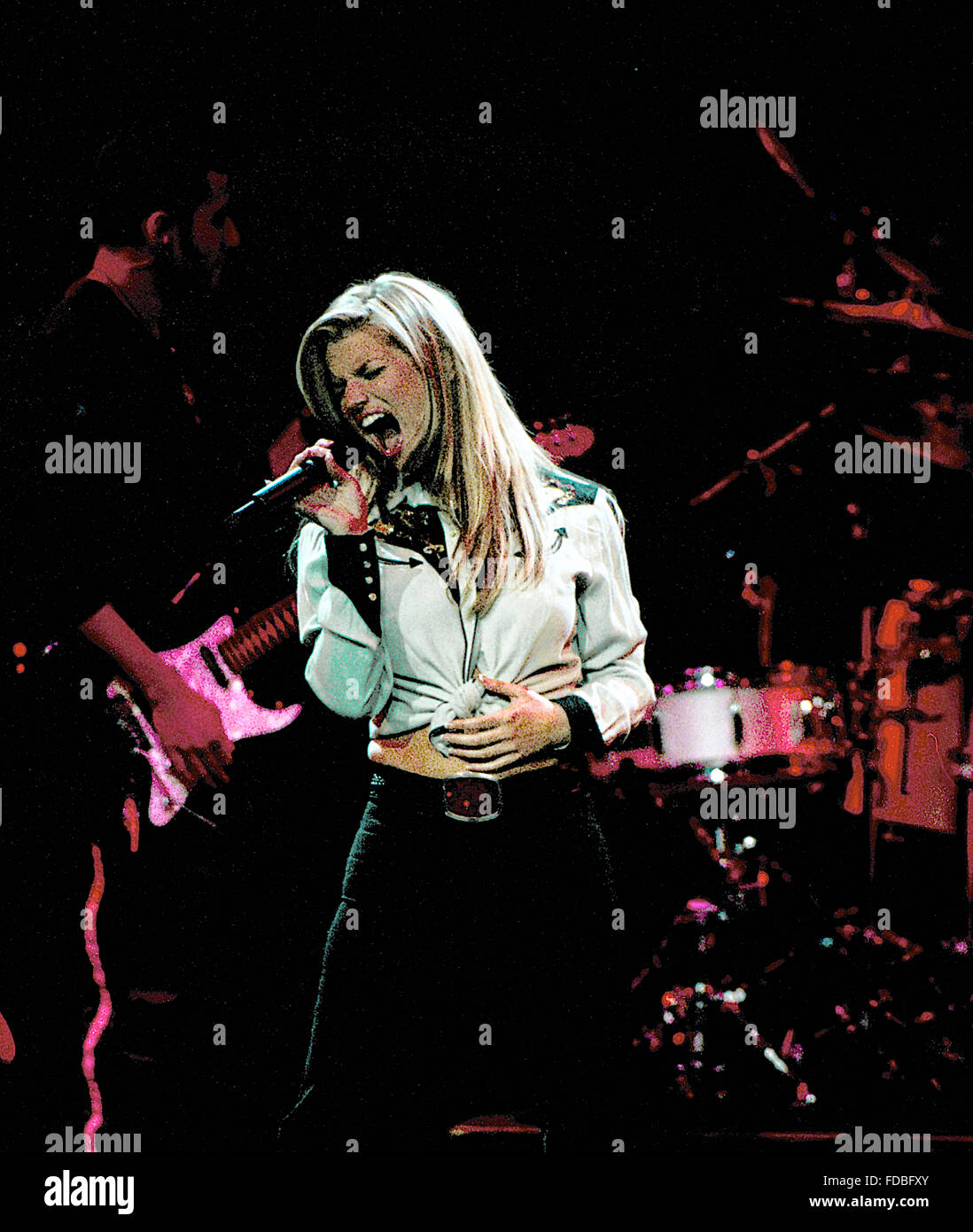 Jessica simpson 2001 hi-res stock photography and images - Alamy