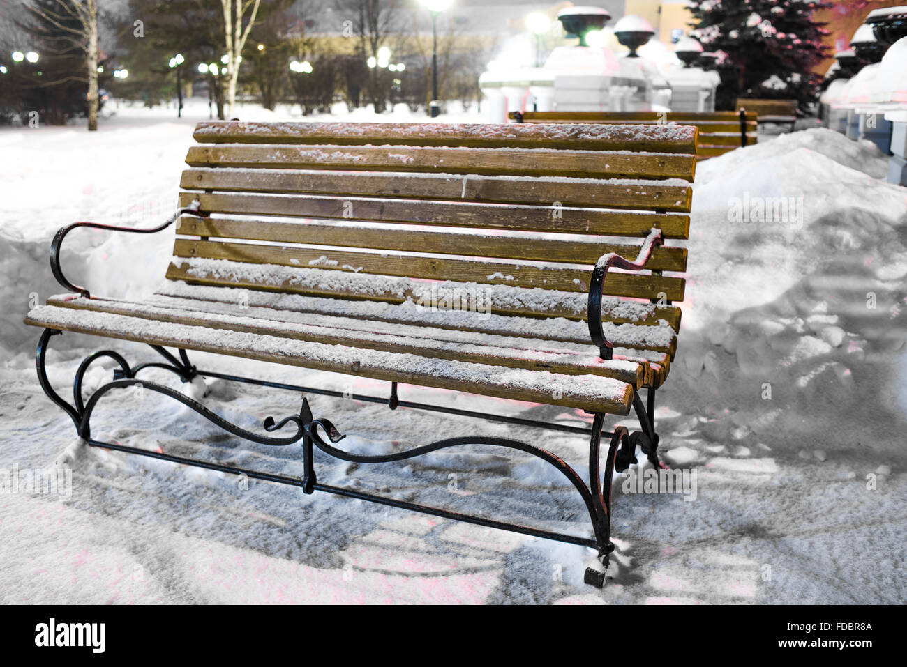 Bench in winter city park Stock Photo - Alamy