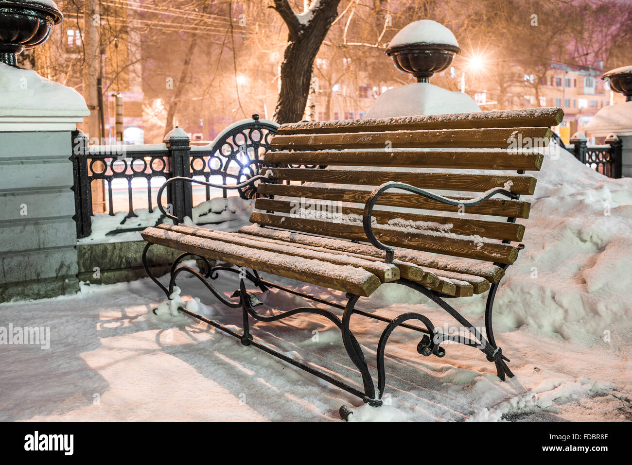 Bench in winter city park Stock Photo - Alamy