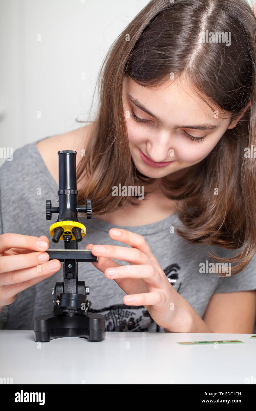 School microscope classroom hi-res stock photography and images - Alamy
