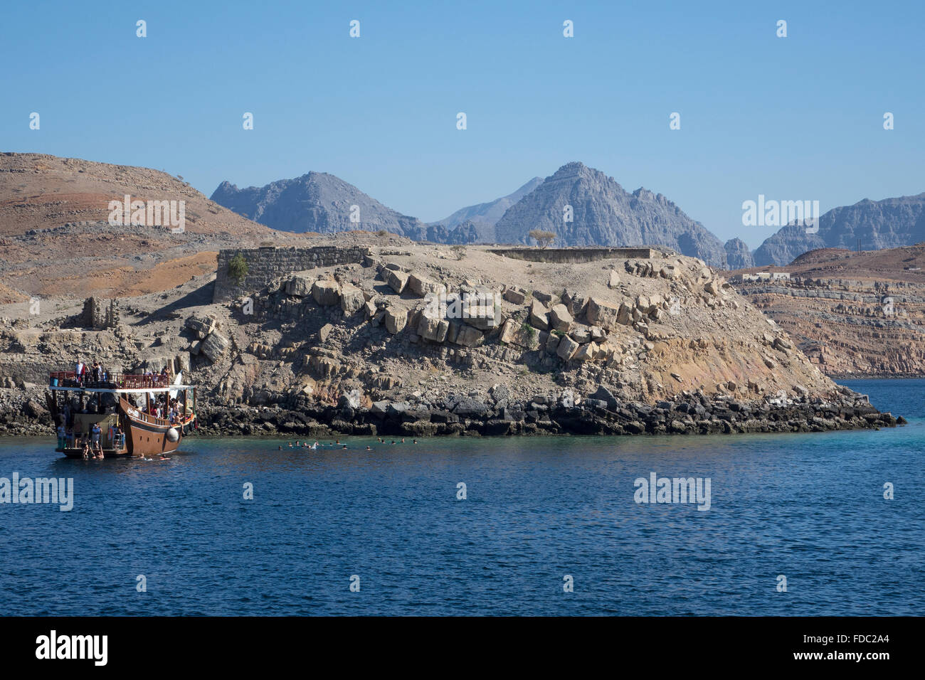 Oman, Musandam fjord, Telegraph island & dhow Stock Photo - Alamy