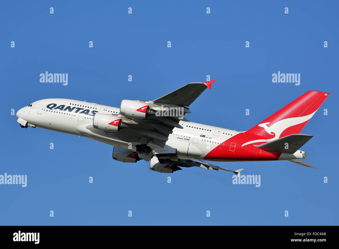 Qantas a380 london hi-res stock photography and images - Alamy