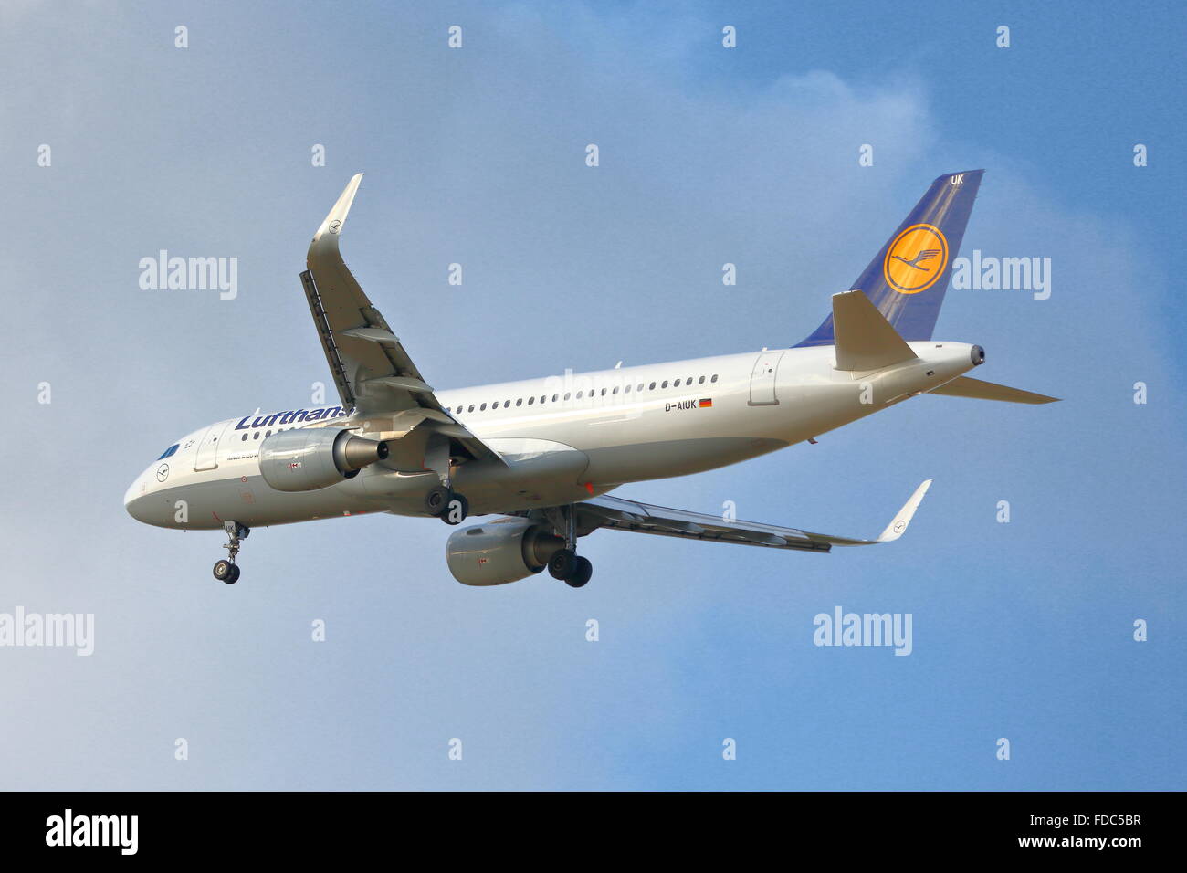 Airbus a320 plane lufthansa hi-res stock photography and images - Alamy