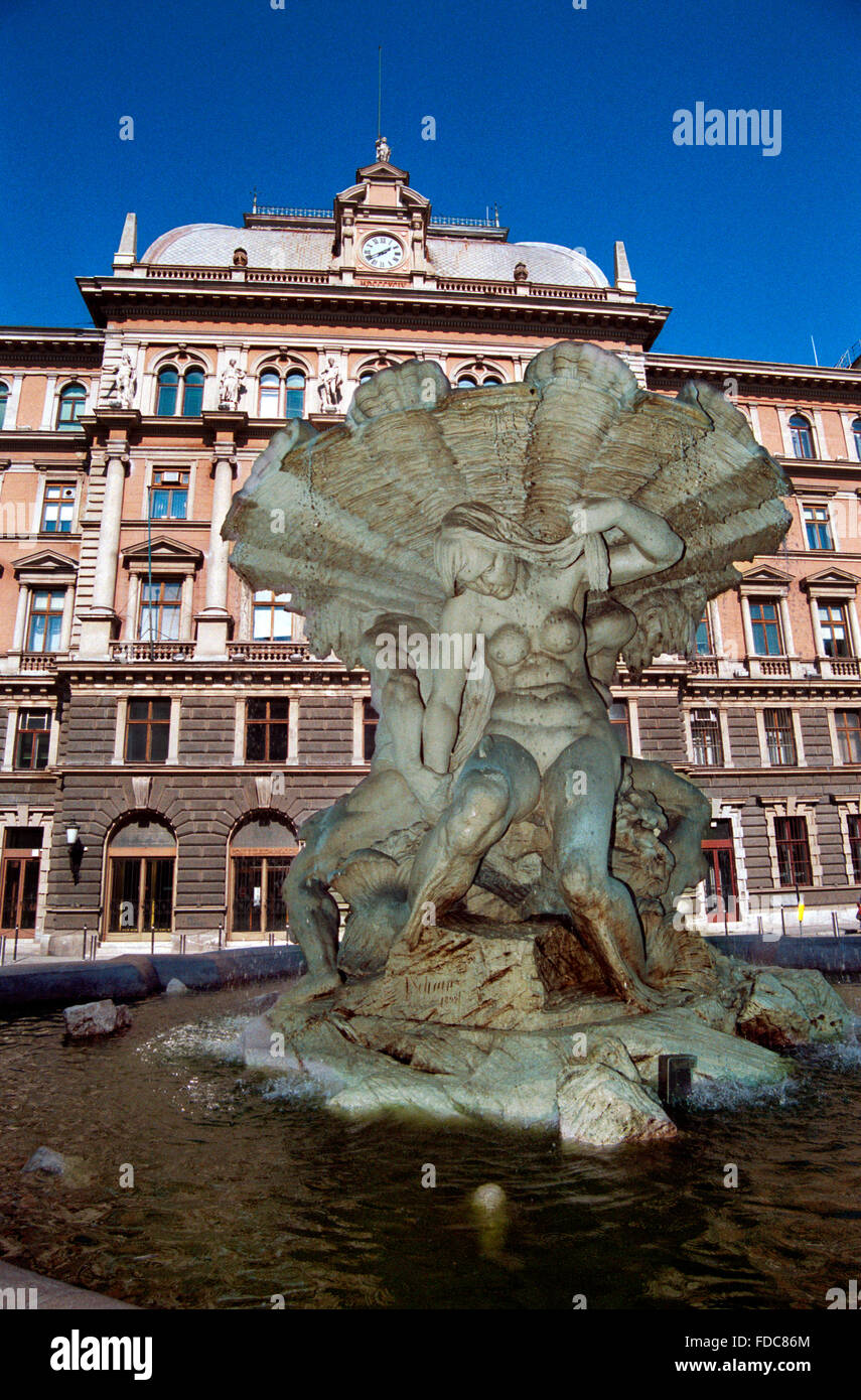 Fontana dei tritoni hi-res stock photography and images - Alamy