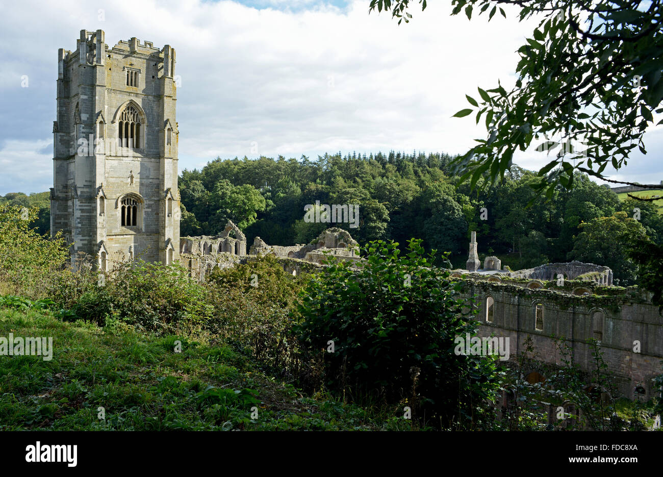 Fountains abbey medieval cistercian monastery hi-res stock photography ... Fountains abbey medieval cistercian monastery hi-res stock photography ...