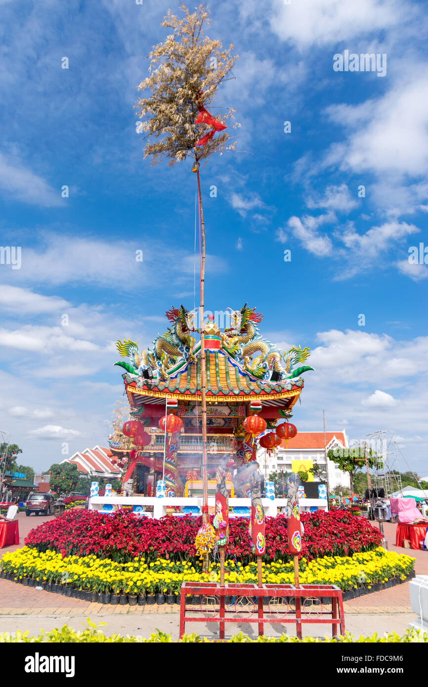 Beautiful dragon statue in the temple Stock Photo - Alamy