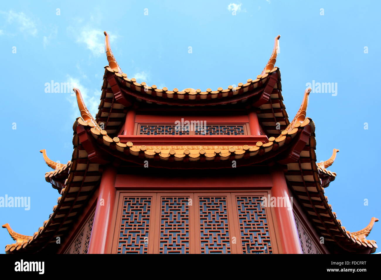 Chinese curved roof hi-res stock photography and images - Alamy