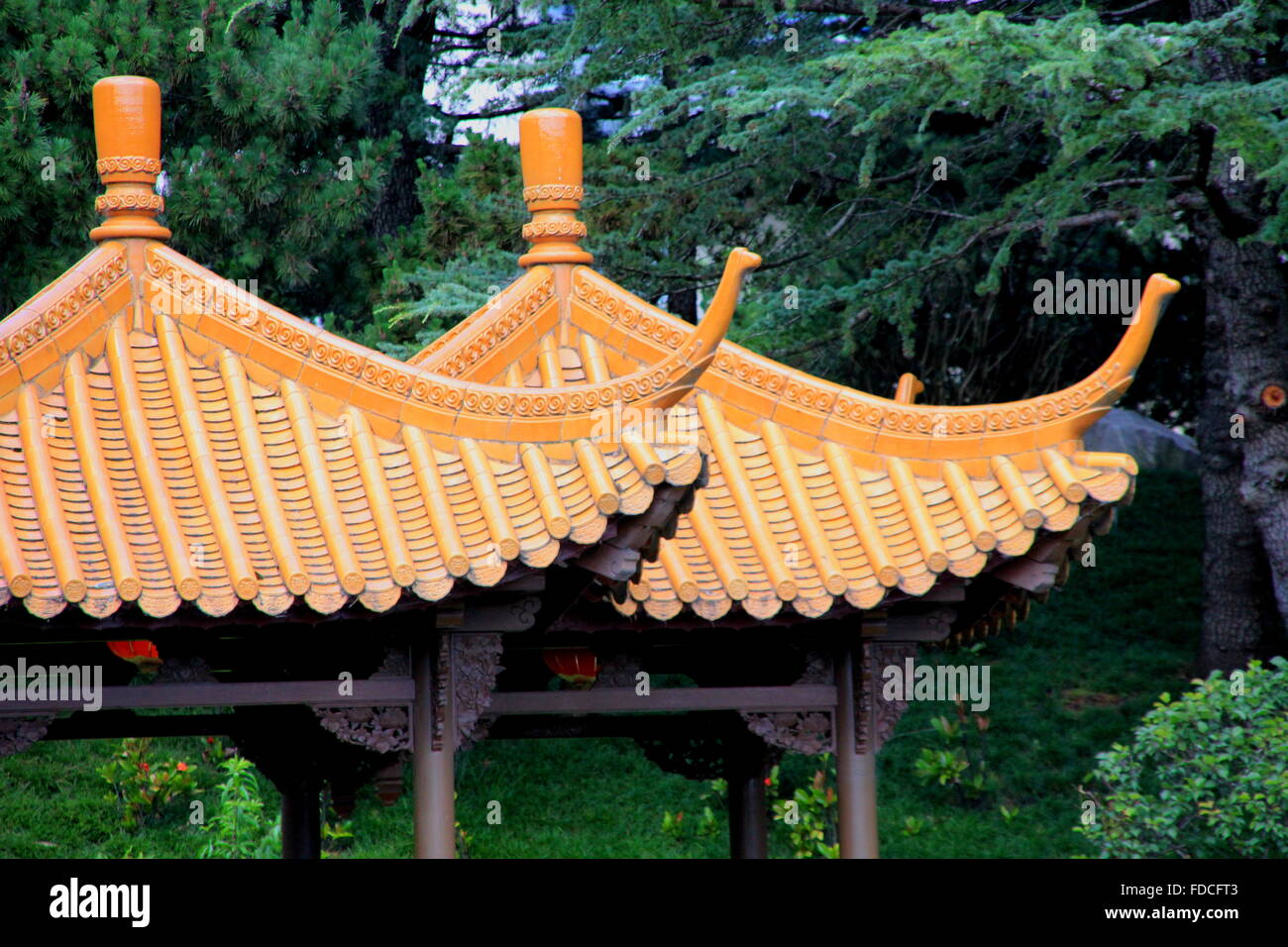 Chinese curved roof hi-res stock photography and images - Alamy