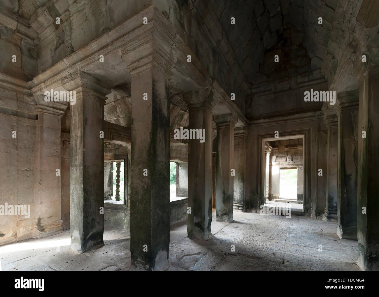Angkor wat temple interior hi-res stock photography and images - Alamy
