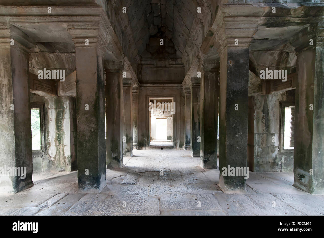 Angkor wat temple interior hi-res stock photography and images - Alamy
