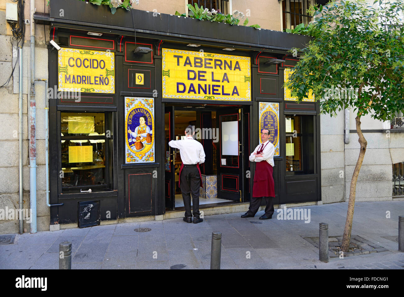 Taberna de la Daniela Tavern Restaurant Madrid Spain ES Stock Photo - Alamy