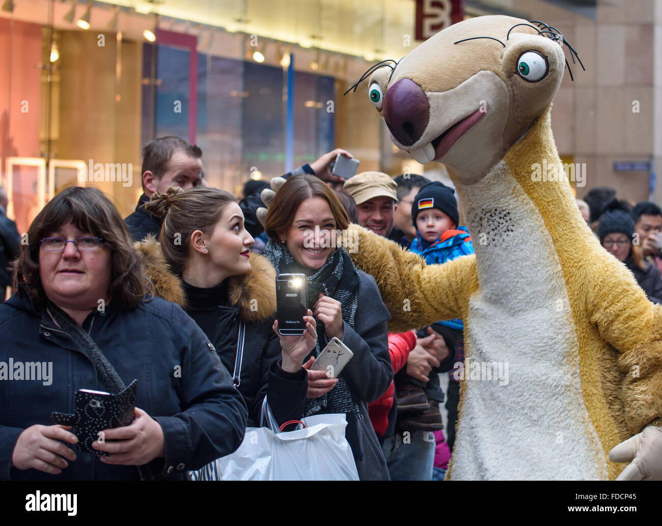 Ice age movie 2016 hi-res stock photography and images - Alamy