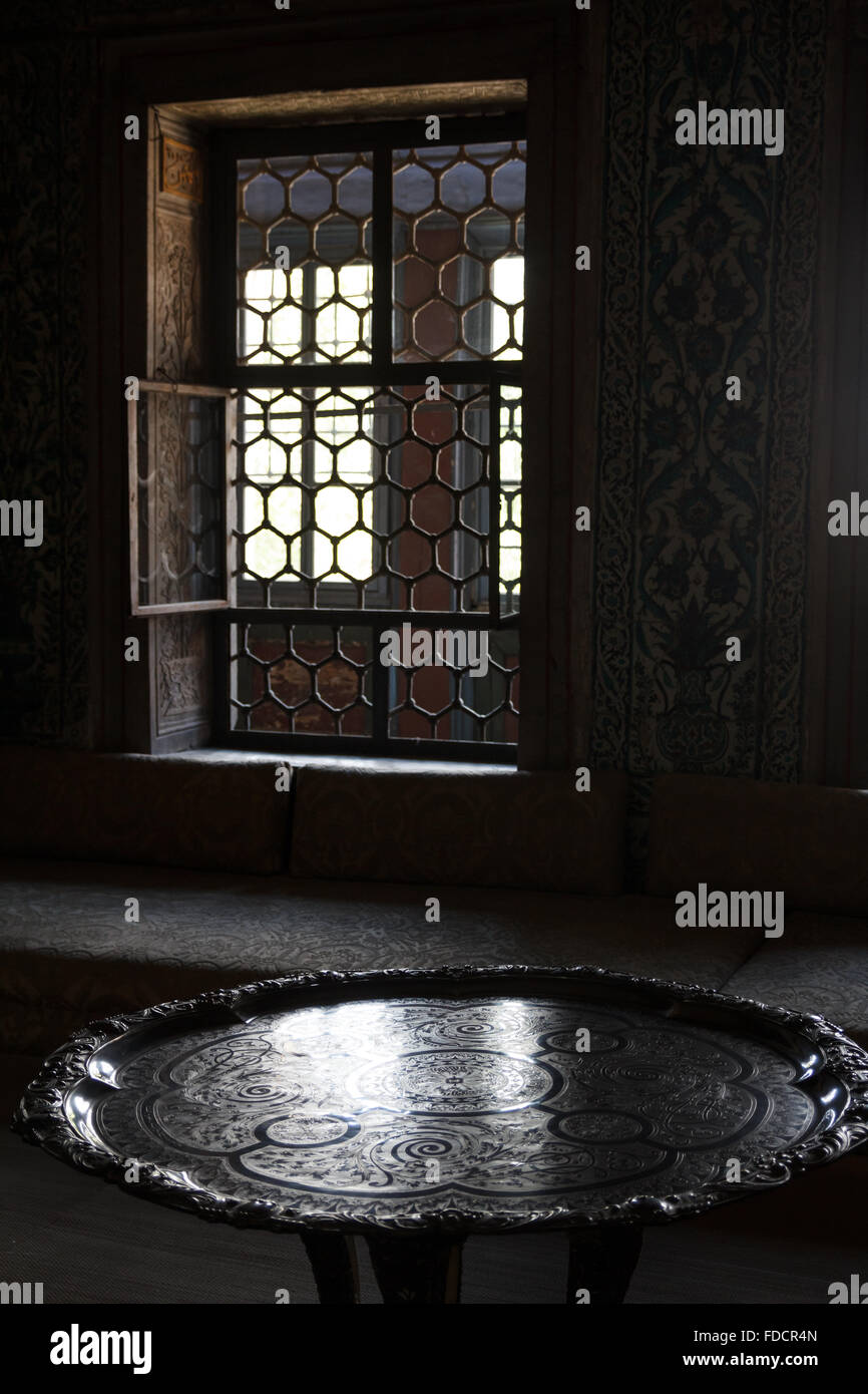 Turkey, Istanbul, Topkapi Palace, light glinting through the window ...