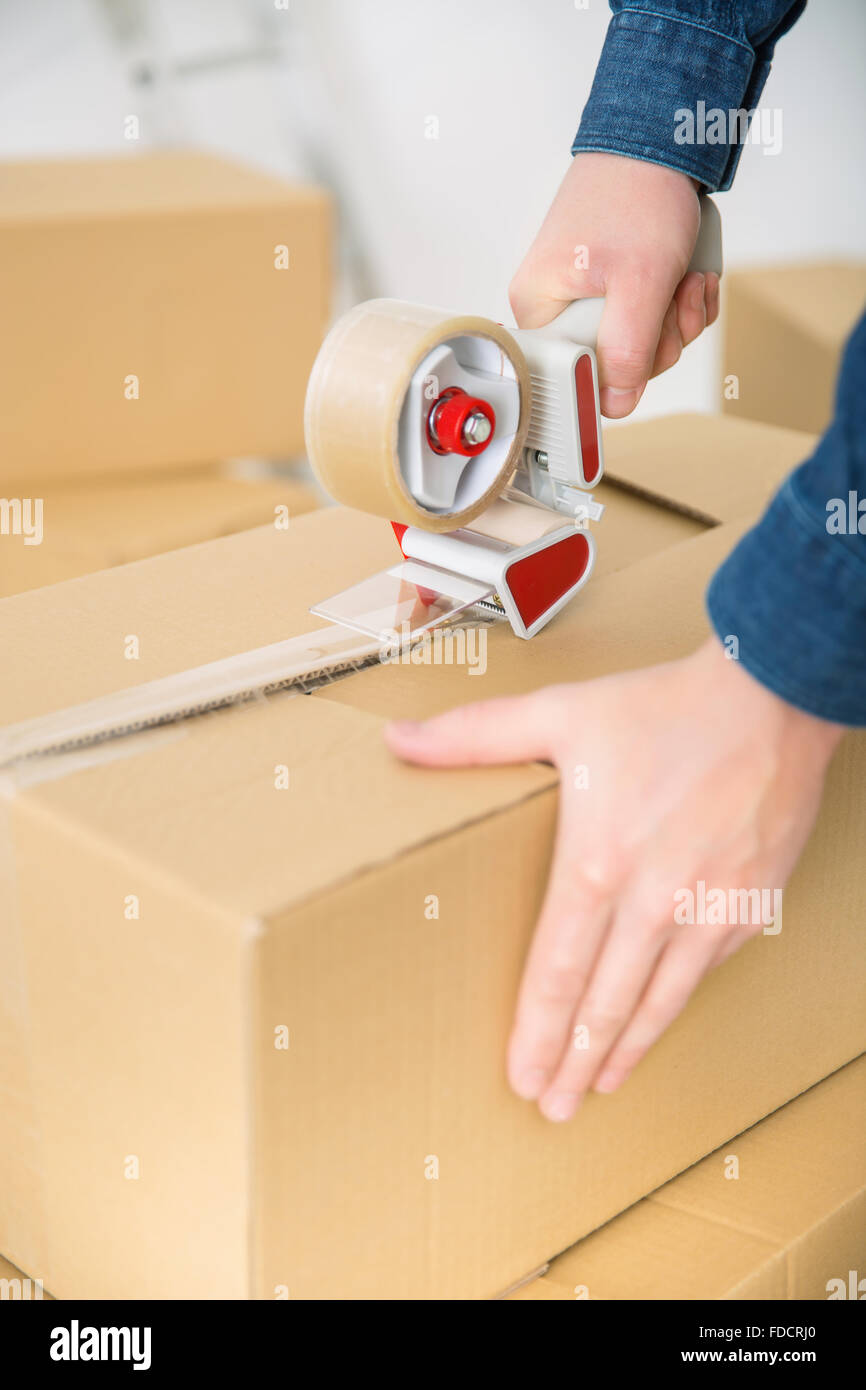 Packing up house male hi-res stock photography and images - Alamy