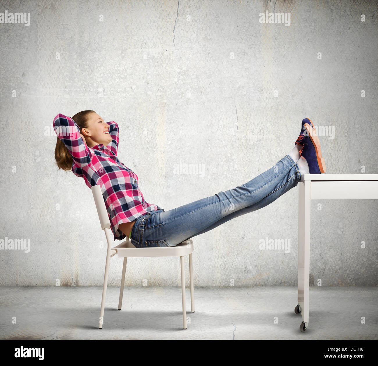 Arms stretched behind head hi-res stock photography and images - Alamy