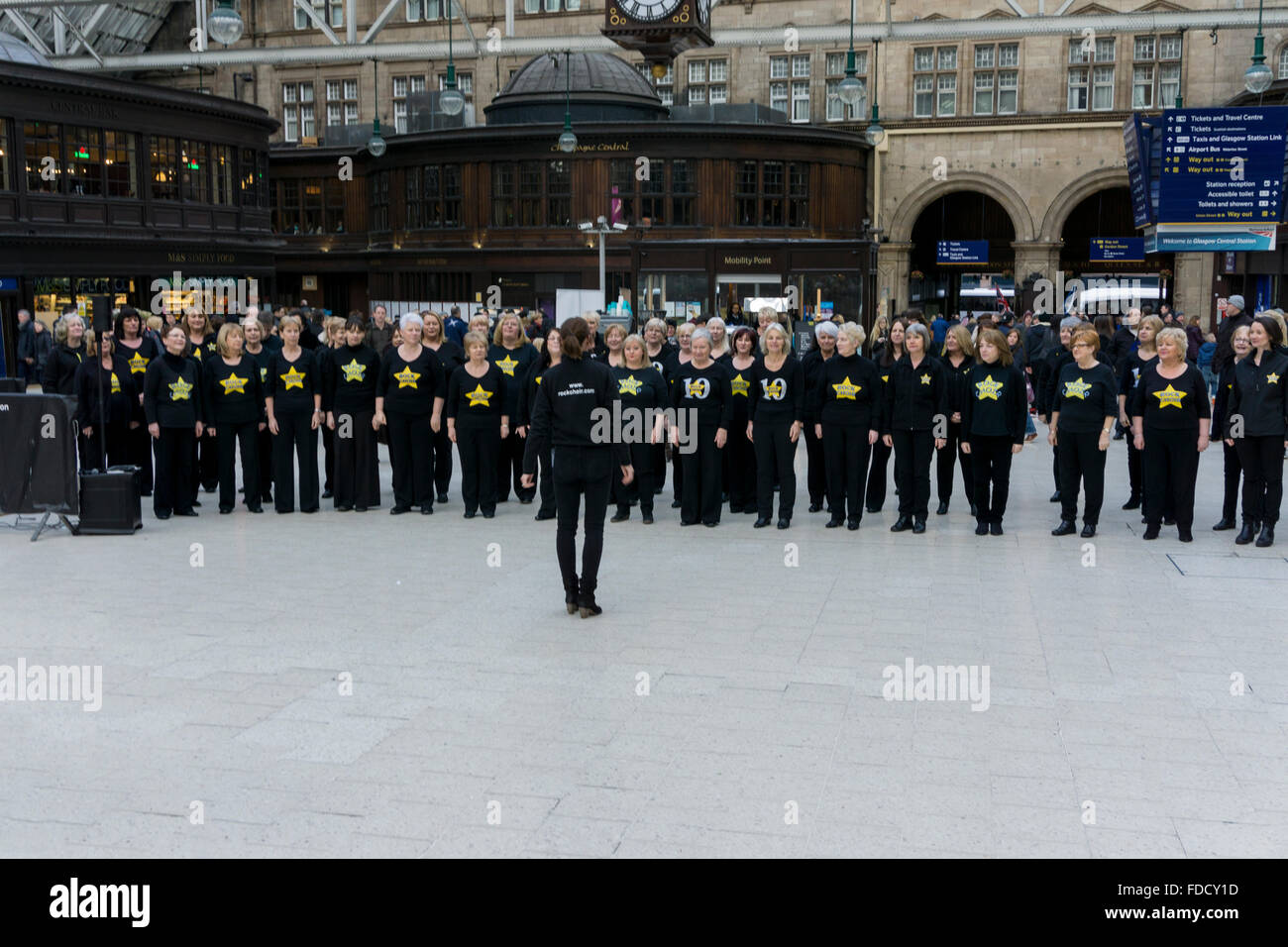 Singers from glasgow hi-res stock photography and images - Alamy
