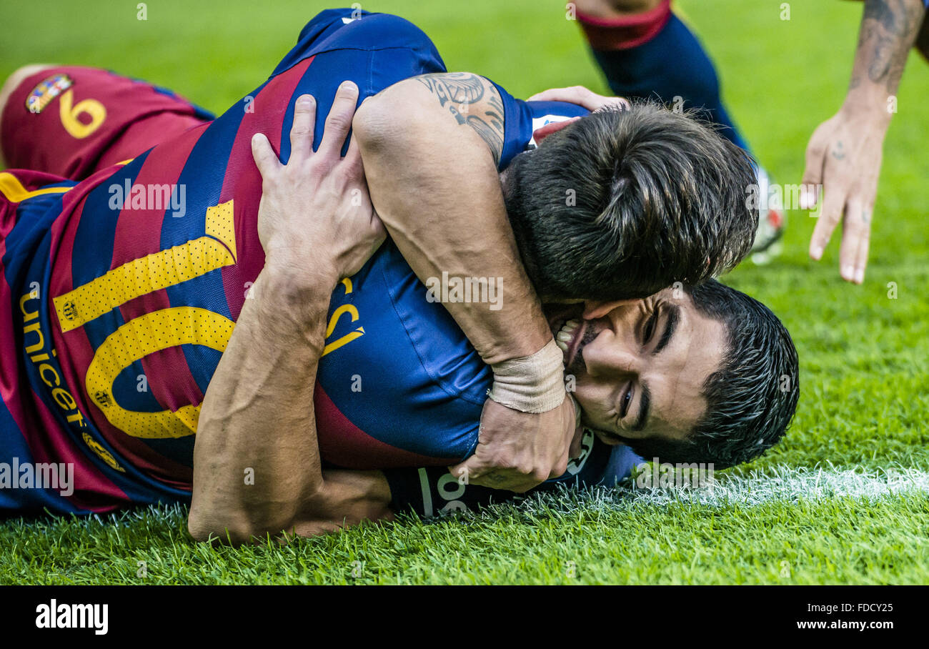 Lionel messi of barcelona hug hi-res stock photography and images - Alamy