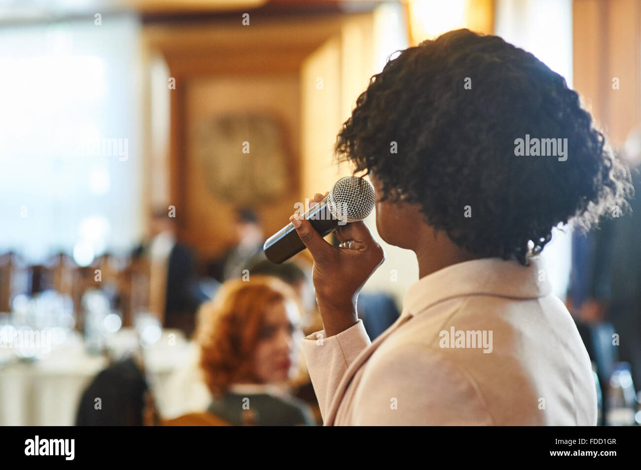 Women head rear view speaker hi-res stock photography and images - Alamy