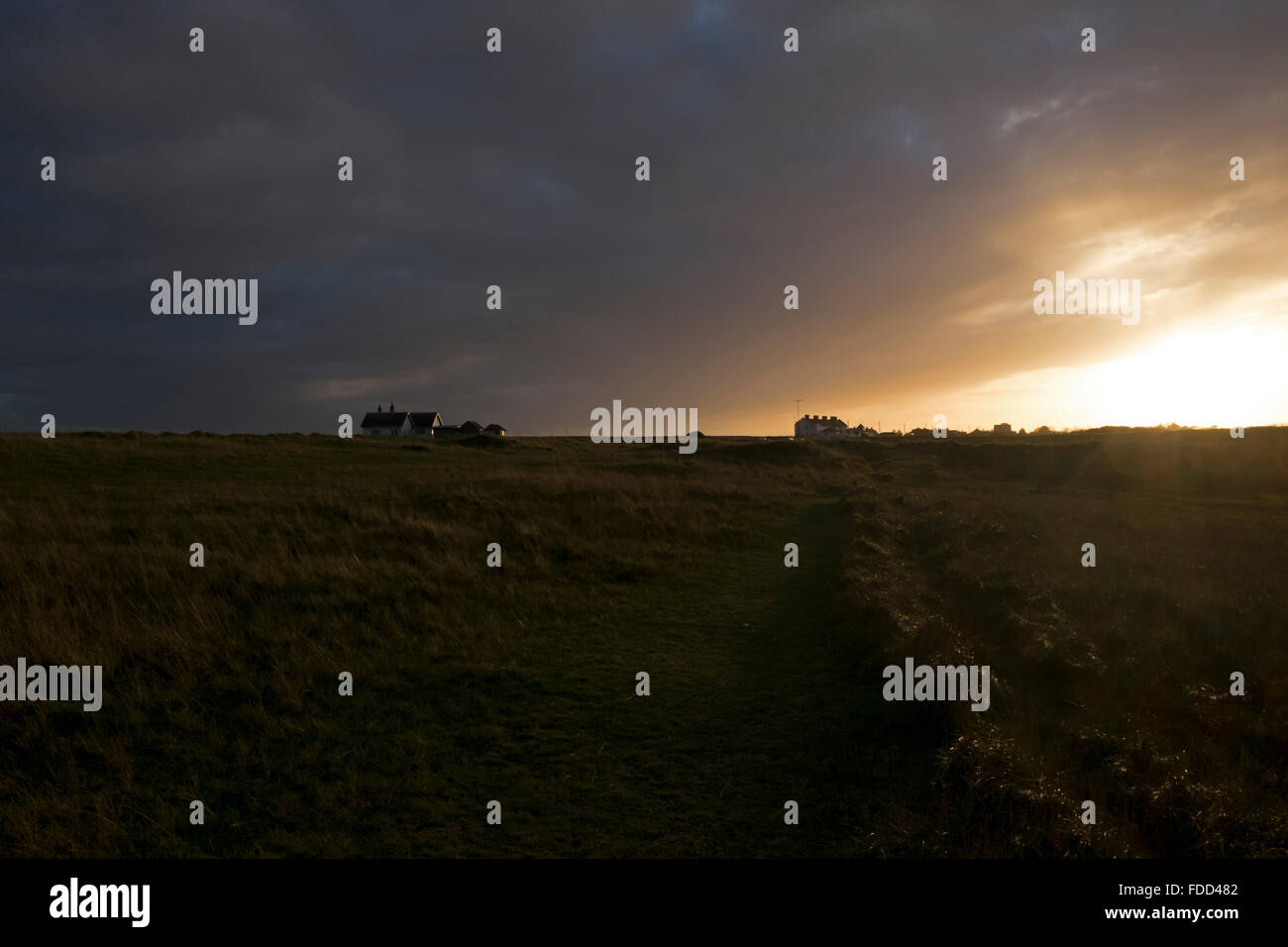 Village street sunset uk hi-res stock photography and images - Alamy