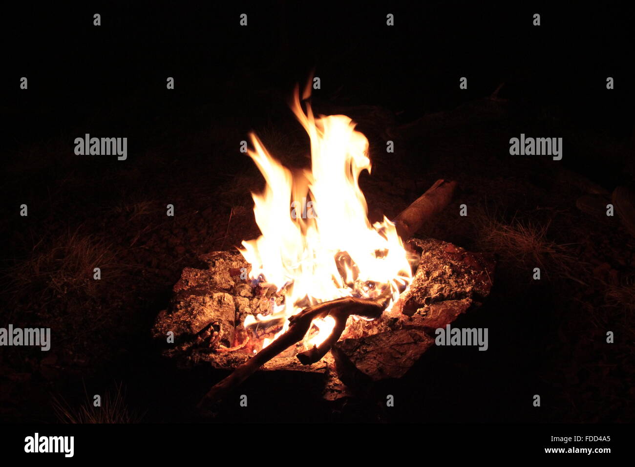 Campfire outback australia hi-res stock photography and images - Alamy