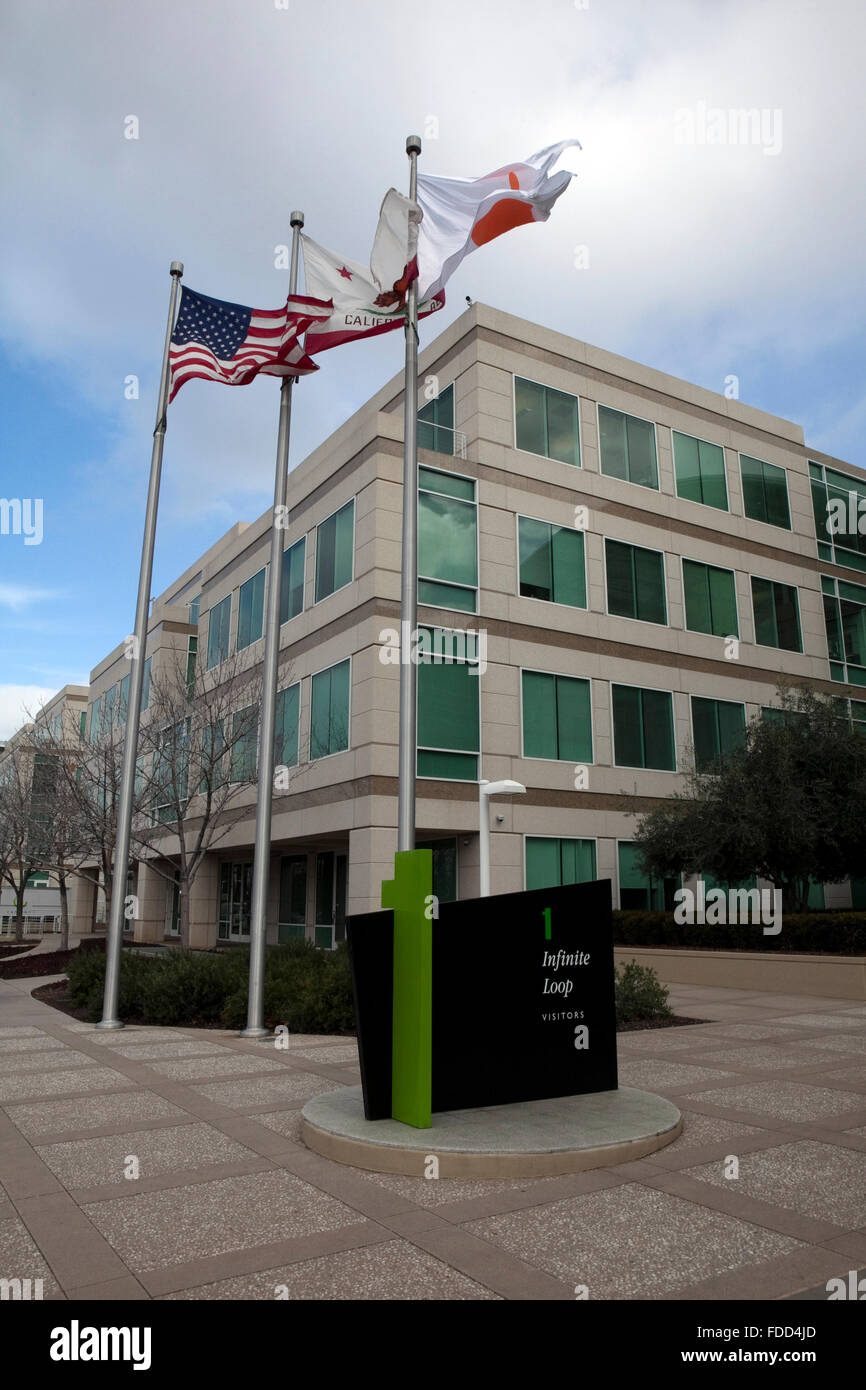 A view of Apple's corporate headquarters in Cupertino, California Stock ...