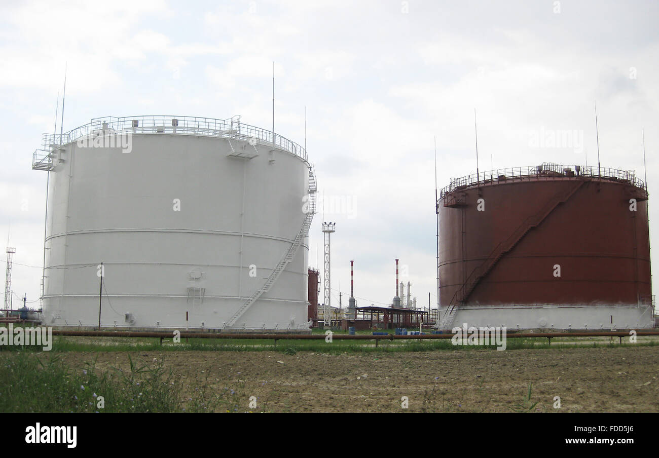 Storage tanks for petroleum products Stock Photo - Alamy