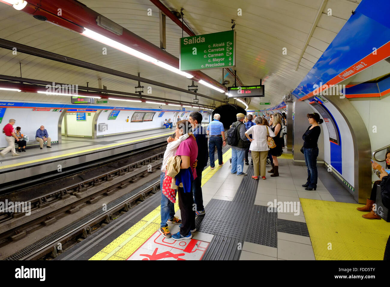Madrid metro map hi-res stock photography and images - Alamy