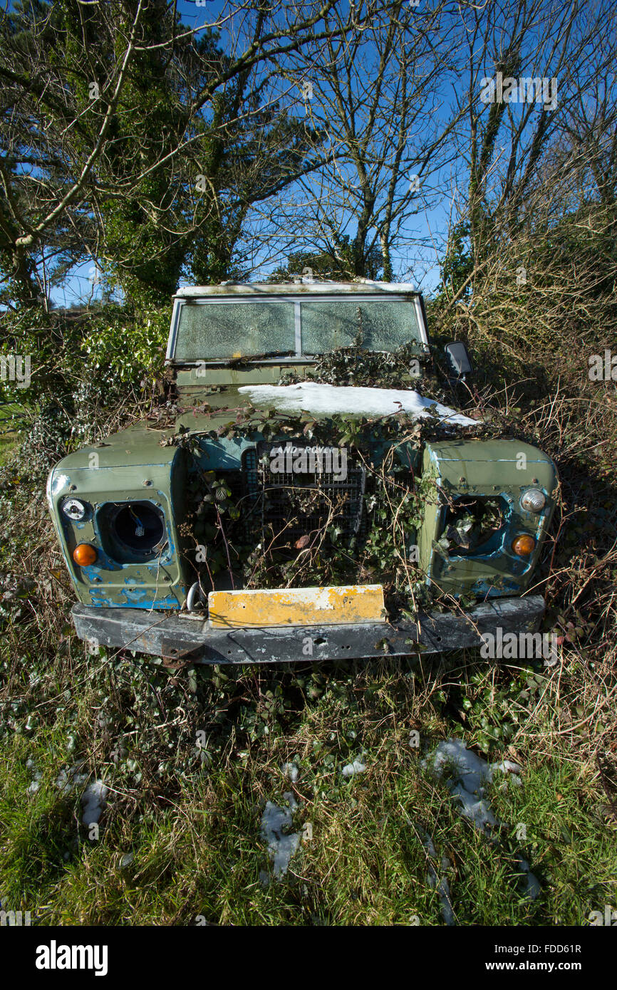 Abandoned series land rover hi-res stock photography and images - Alamy