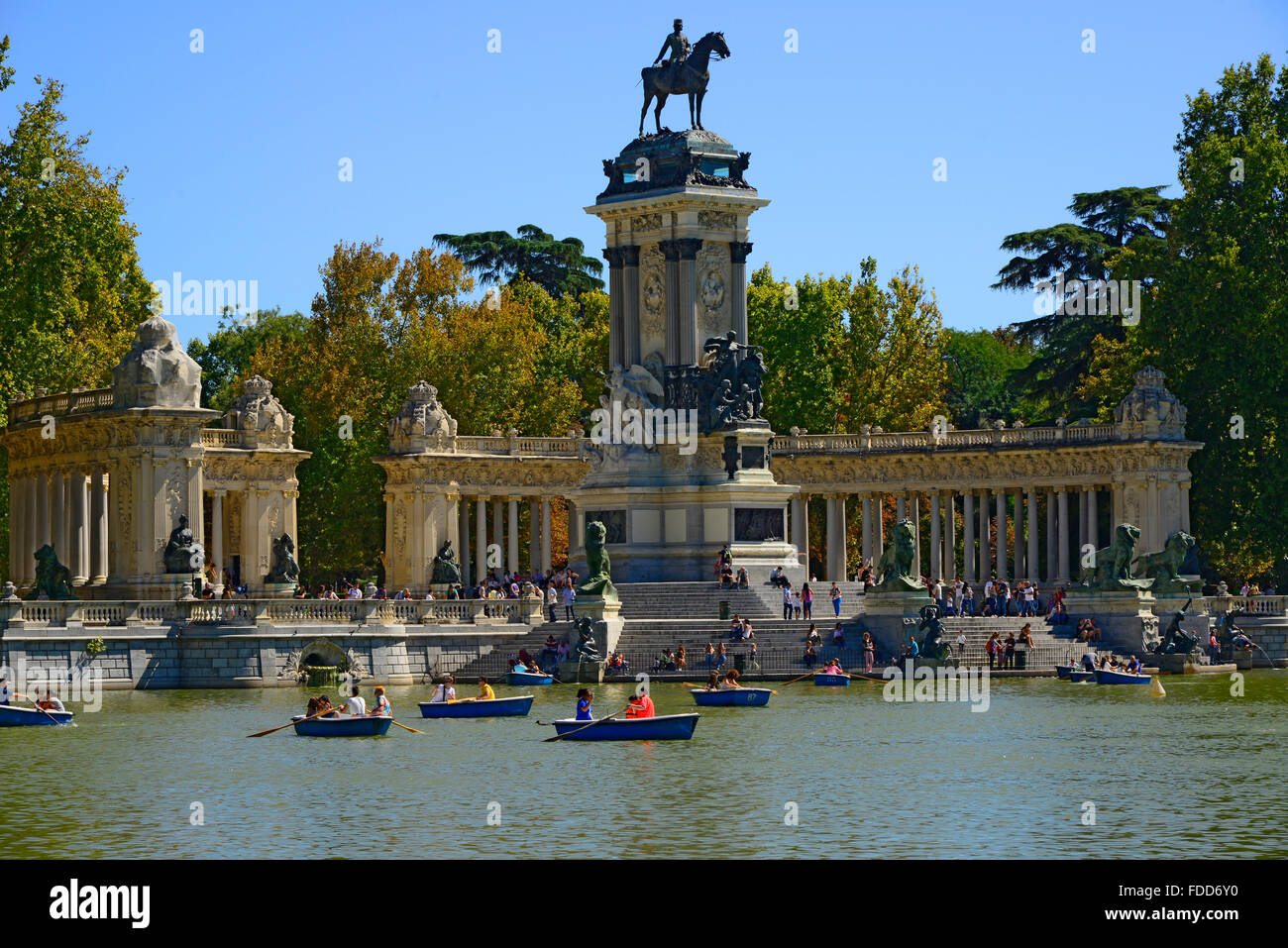 Retiro park memorial hi-res stock photography and images - Alamy
