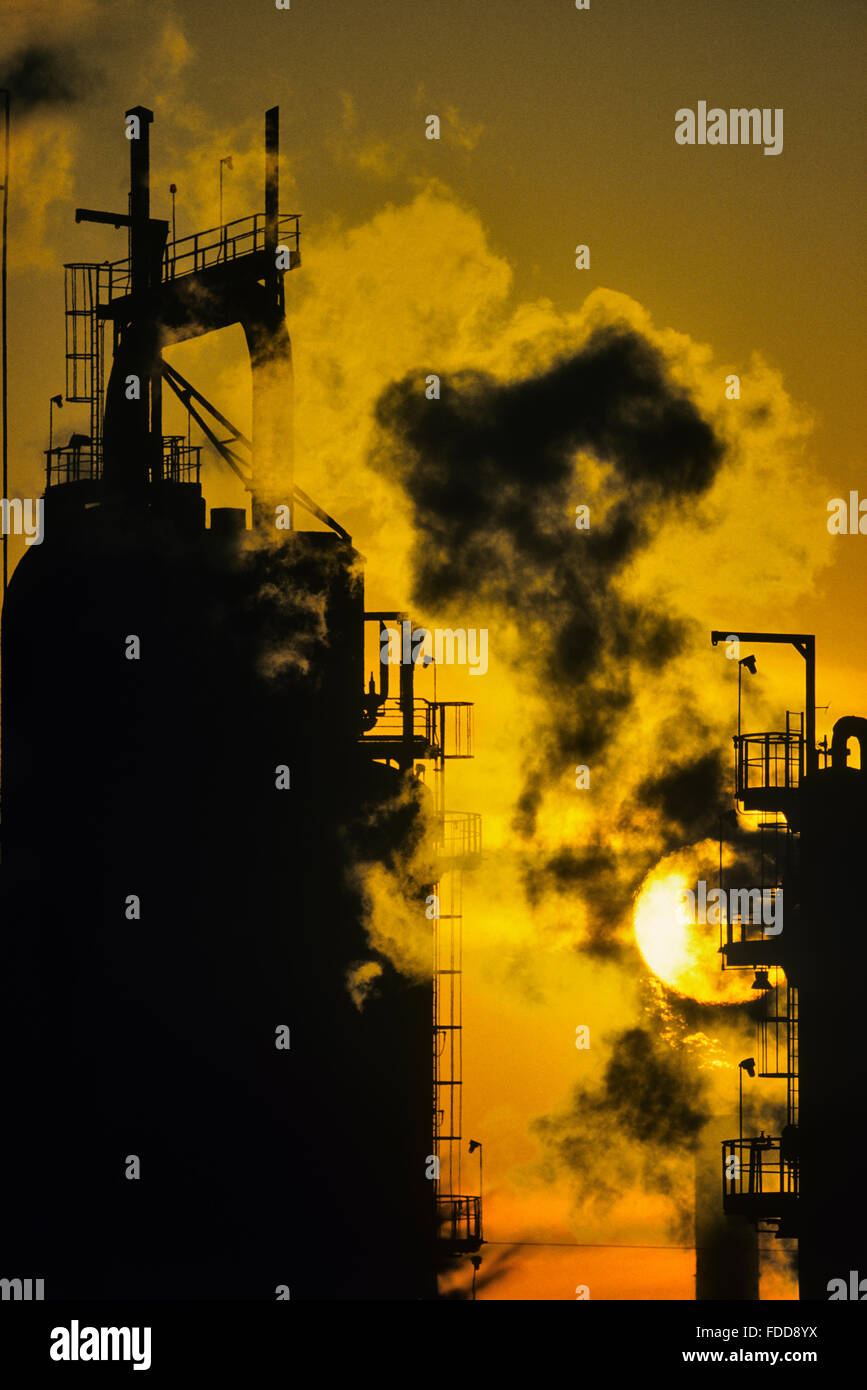 Oil refinery edmonton alberta canada hi-res stock photography and ...