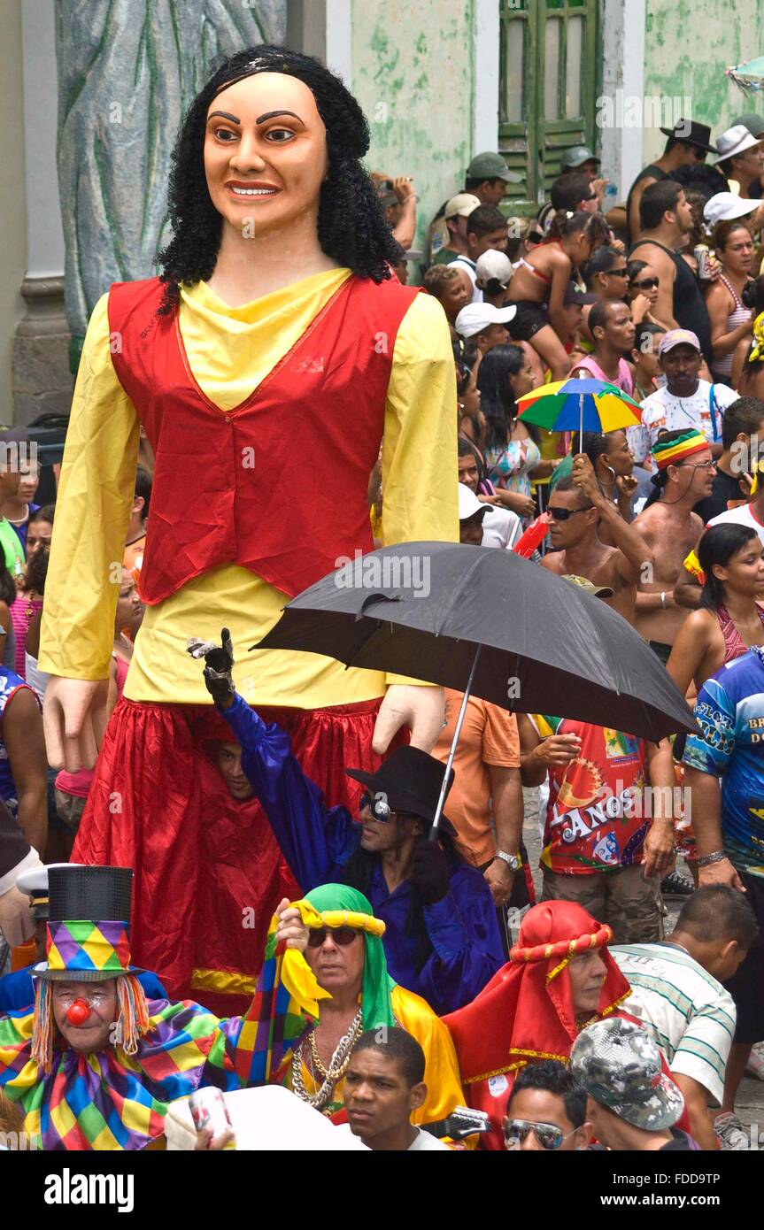 Giant puppets parade through crowds during Carnival of Olinda ...