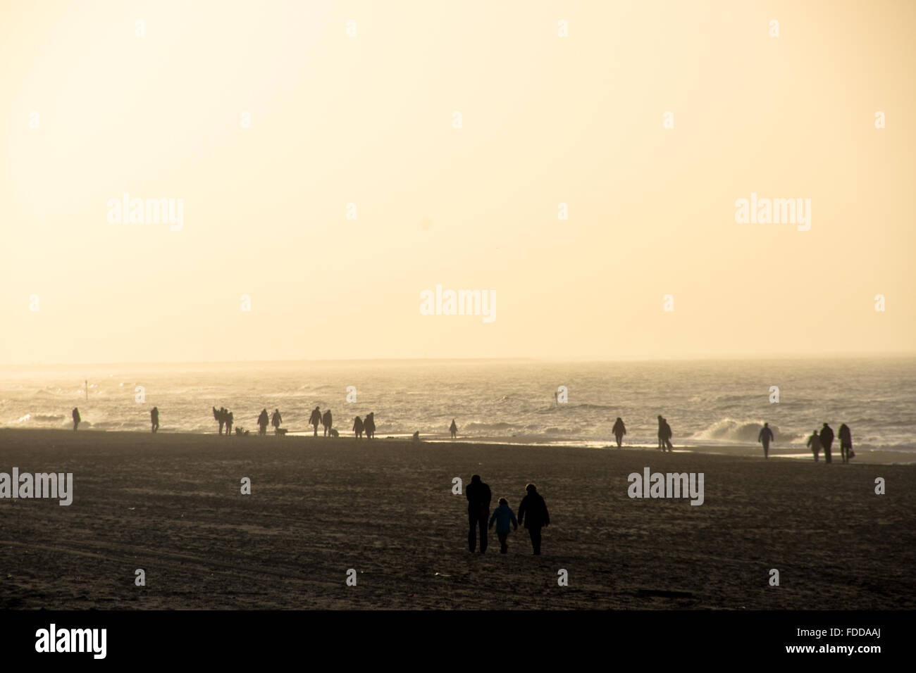 People walk along shore hi-res stock photography and images - Alamy