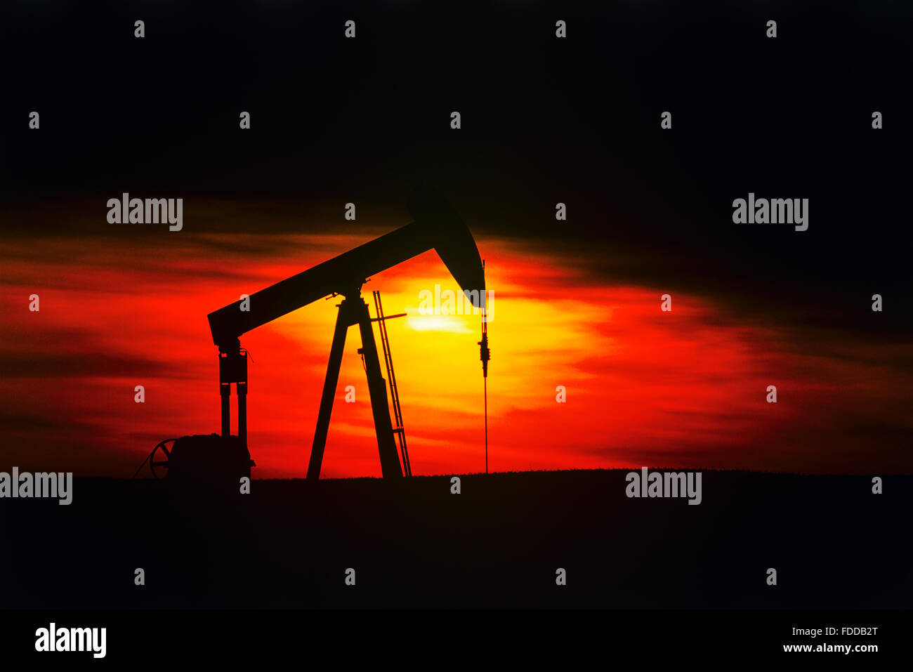 Oil derrick at sunset in Southern Alberta, Canada Stock Photo - Alamy