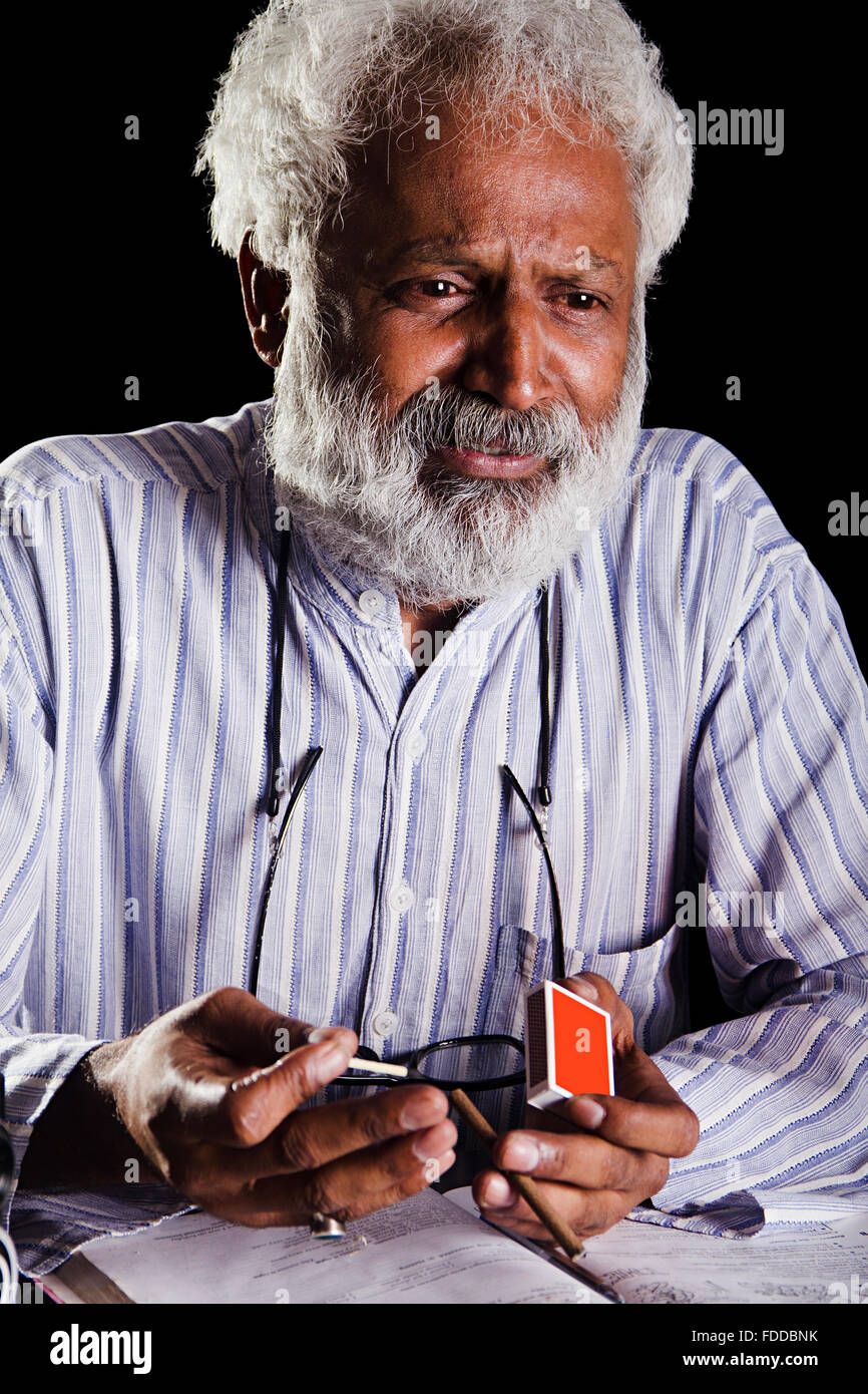 Journalist indoors hi-res stock photography and images - Alamy