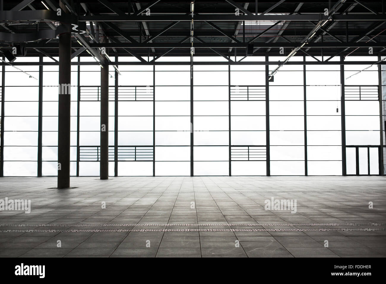 modern empty show room Stock Photo - Alamy