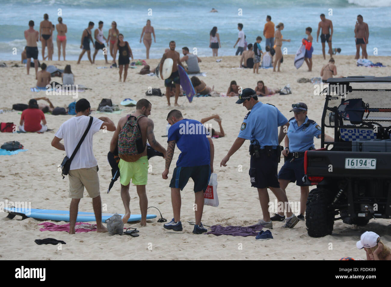 Police patrol Bondi Beach in a buggy Stock Photo - Alamy