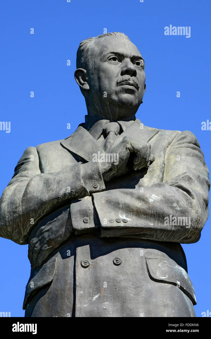 Statue lazaro cardenas parque norte hi-res stock photography and images ...