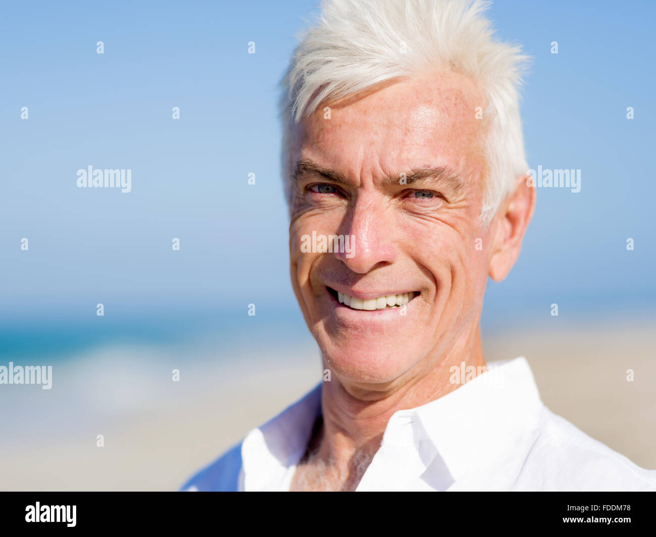 Handsome man on the beach Stock Photo - Alamy